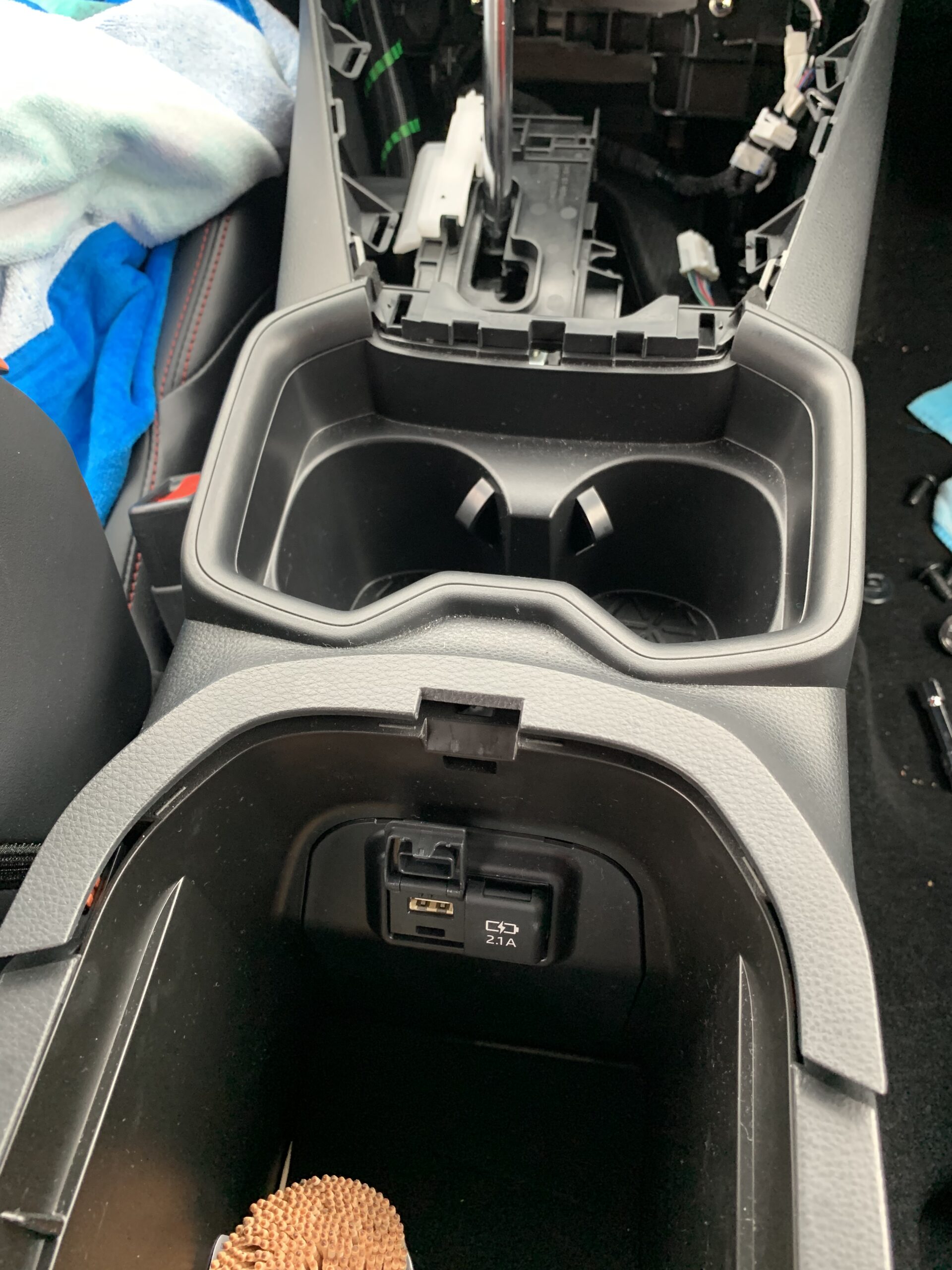【RAV4】センターコンソールの外し方 | 気軽に楽しむカーオーディオ