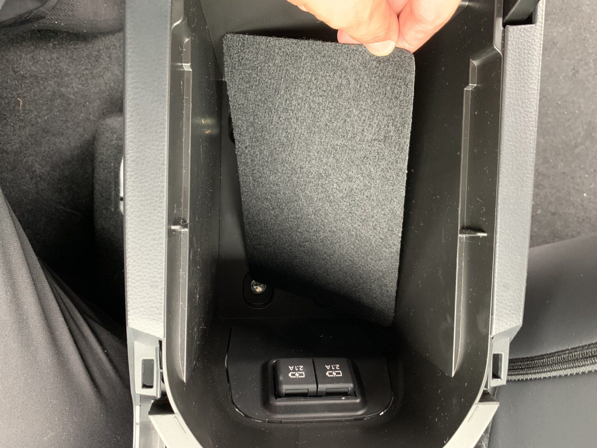 【RAV4】センターコンソールの外し方 | 気軽に楽しむカーオーディオ
