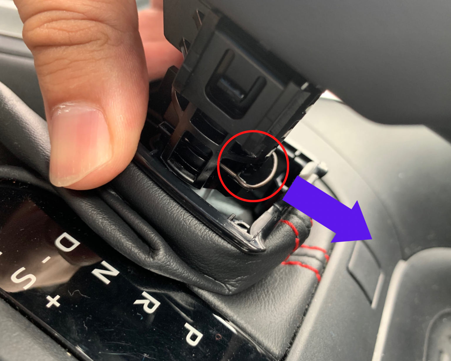 【RAV4】センターコンソールの外し方 | 気軽に楽しむカーオーディオ
